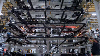 SpaceX gives rare look inside Starlink factory: 70 satellites a week ...